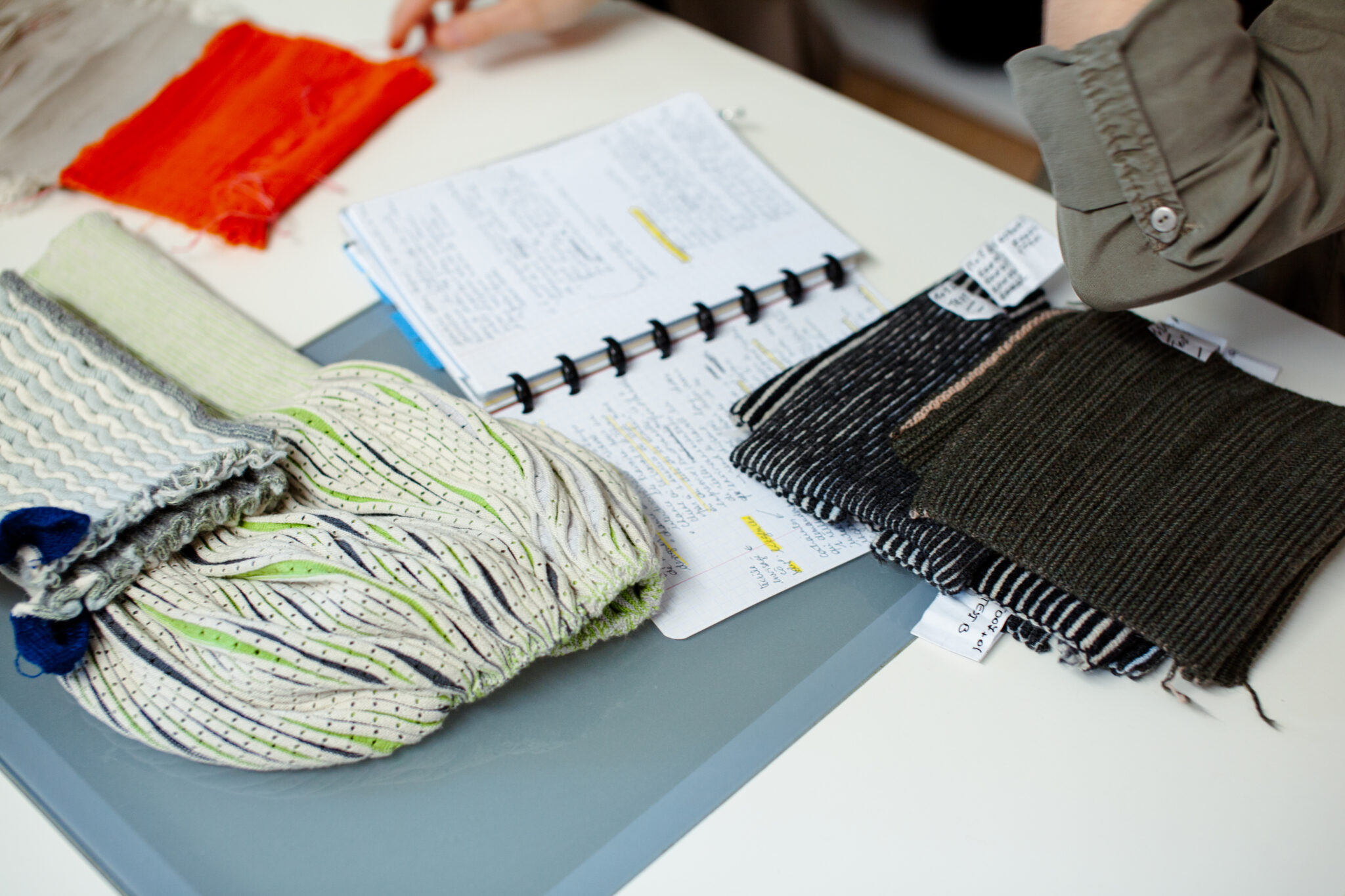 Coralie Miessen - COMPLET – Machin Machine – Initiation au tricot ...